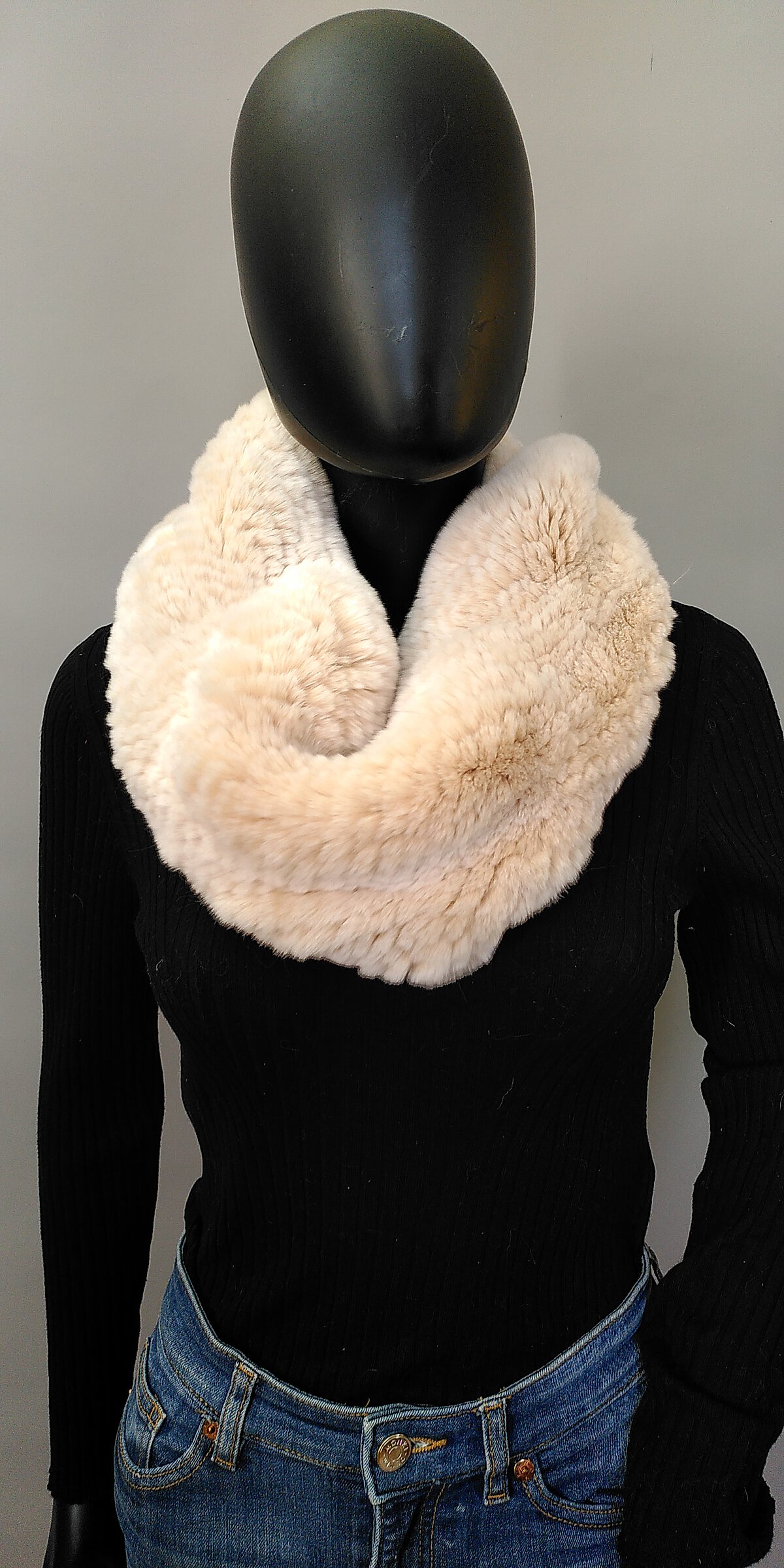 Kürschnermeister Raab und Metz: Loop beige